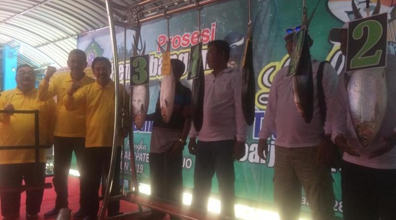 Bandeng Kawak 6,72 Kg Milik Sutriman Tampil Jadi Pemenang Lelang ...