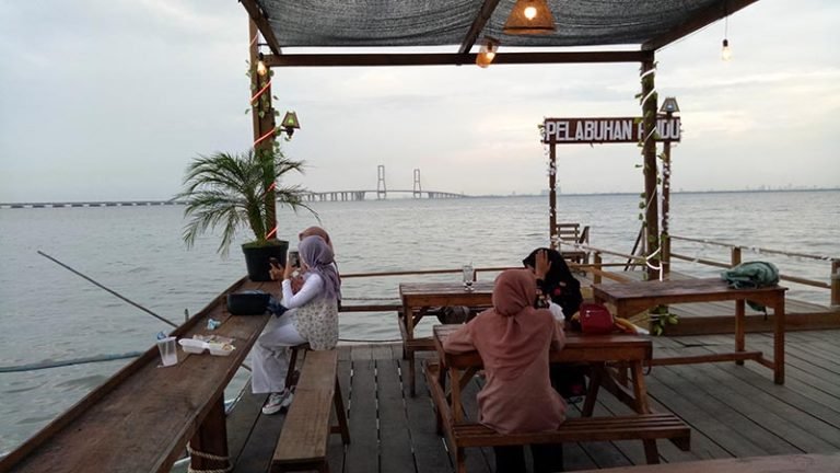 Video-Resto Dermaga Rindu Bangkalan - Bernuansa Romantis Saat Sunset ...