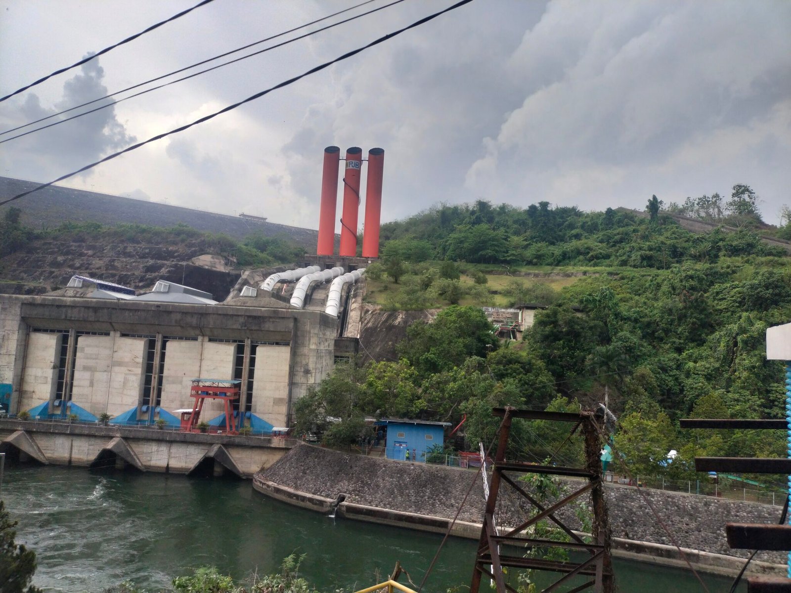 PLTA Sutami, Penjaga Terang Jawa Timur dari Jantung Sungai Brantas ...